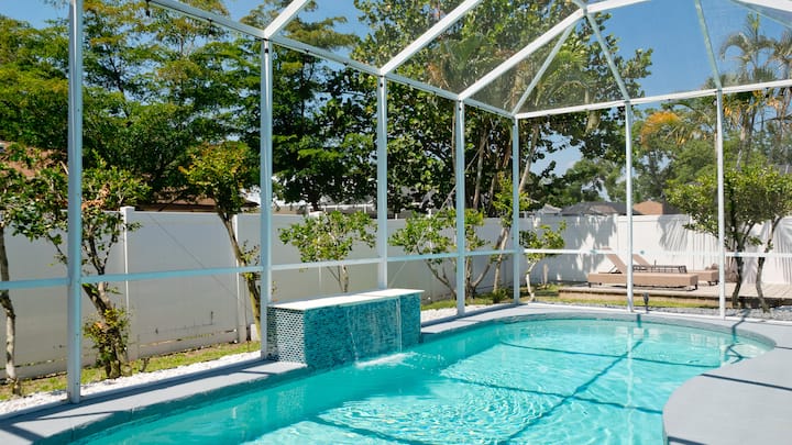 Relax @ Elegant Retreat W/ Pool Near Gulf Beaches - Ellenton, FL