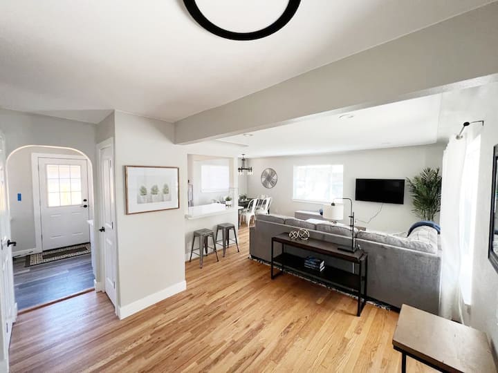3 Bedroom, Open Layout - Walk To Anschutz Medical! - Aurora, CO