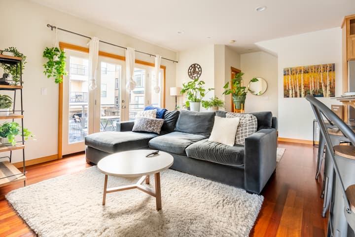 King Bed | A/c | 95 Walk Score | Home Office - Seattle, WA