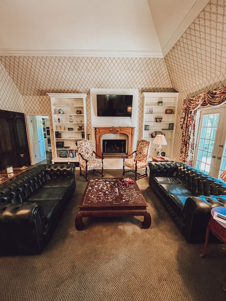 English Tea Garden Vacation Home With Large Patio - Highlands, NC