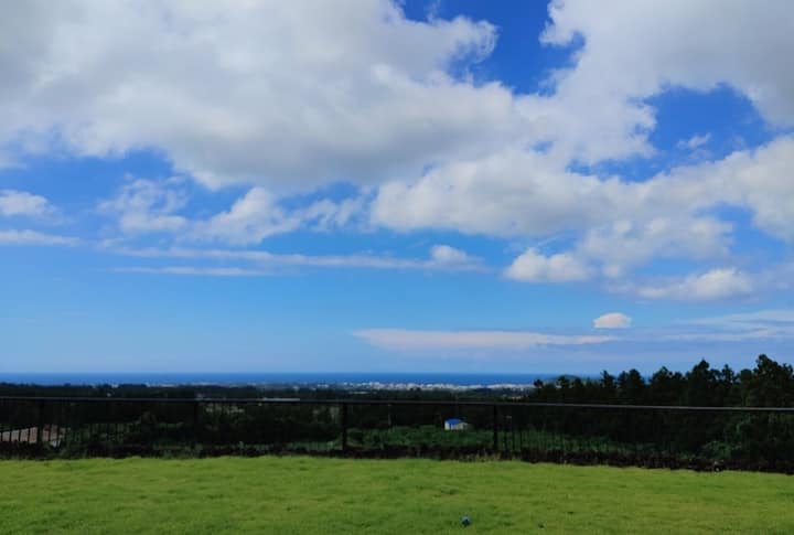 푸른 바다와 하늘을 파노라마뷰로 느낄수있는 프라이빗 독채  <속솜한 그듸> - Jeju