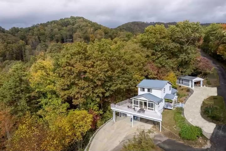 Roamer's Respite With Sunset Views - Sylva, NC