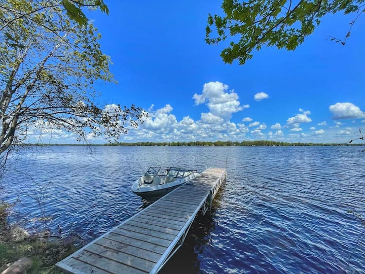 Air-conditioned Cheerful Waterfront 4 Beds Cottage - Ottawa