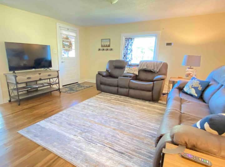 Mobile Bay Cottage- Breezy By The Bay - Mobile, AL