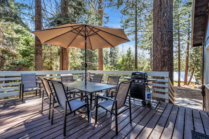 Cozy 3br Cabin W/ Fireplace • Sleeps 7 - North Lake Tahoe, CA