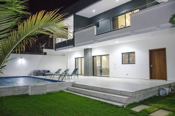 Magnifique Villa Avec Piscine Et Jacuzzi - Abidjan