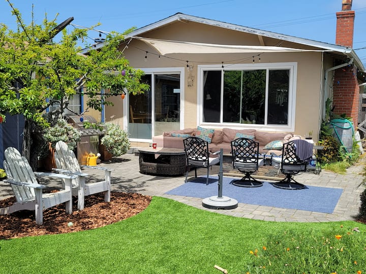 Cat Lovers Special:
Cheerful Beach Home - Half Moon Bay, CA