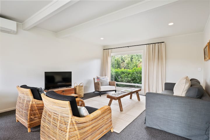 Henry`s Bach With Wi-fi, Private Rear Garden For Alfesco Dining - Taupo