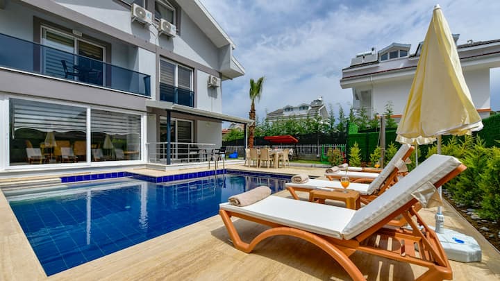 Fethiye ÇAlış'da Geniş Aileye Uygun ŞıK Villa - Fethiye