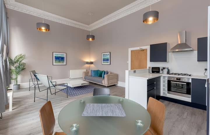 2 Bed Apartment Ideal For Royal Mile & Old Town - Edinburgh