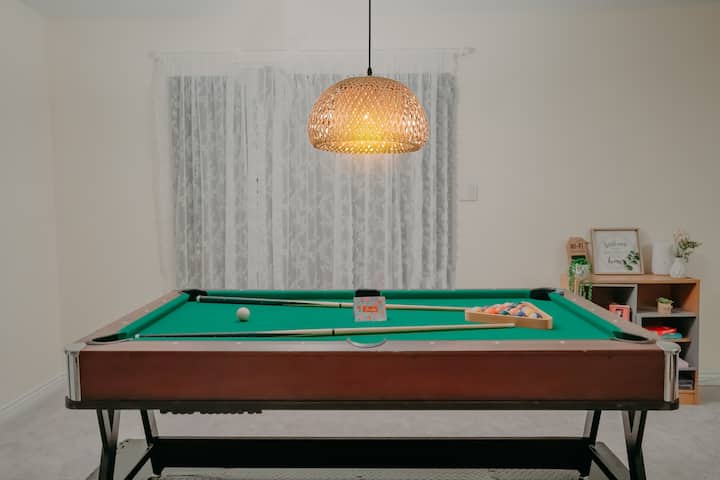 Modern & Spacious Home- Free Parking & Free Wifi - Surrey