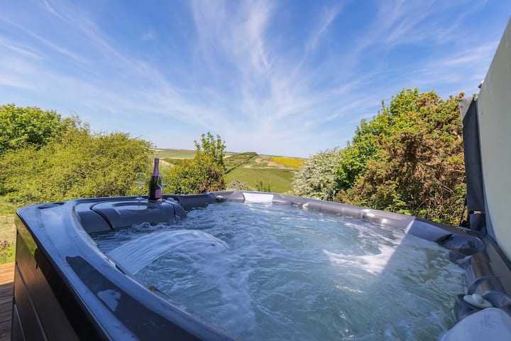The Lookout Hideaway: Hot Tub, Countryside & Beach - Seaford