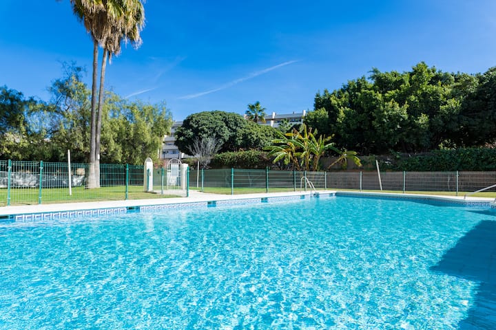 Precioso Alojamiento Con Piscina - Málaga