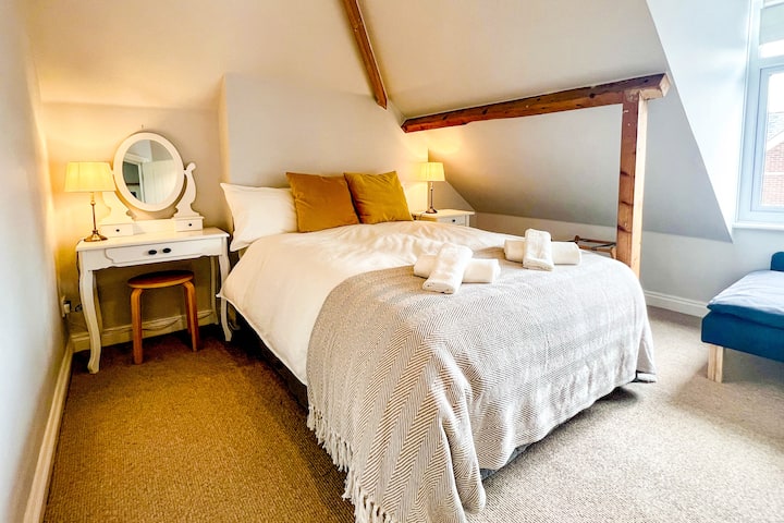 Quirky 2-bed Flat W/ Parking Central Kingsbridge - Kingsbridge