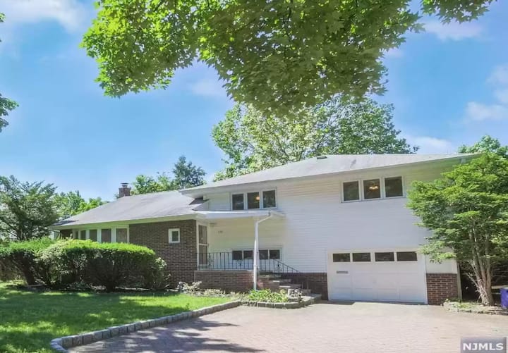 3br 2br Beautiful Home - Easy Commute To Nyc! - Englewood, NJ