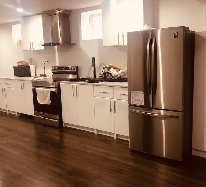 2 Bedrooms Unit With Full Kitchen. - 布蘭普頓