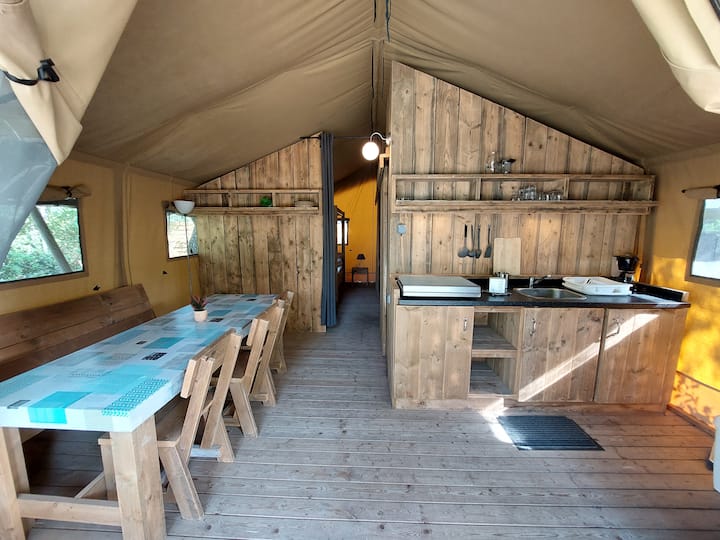Tente Safari Lodge Avec Sanitaires Tout Confort - Sommières