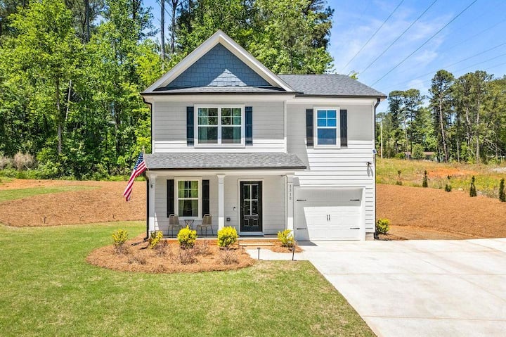 Tranquil Lakeside Haven - Cumming, GA