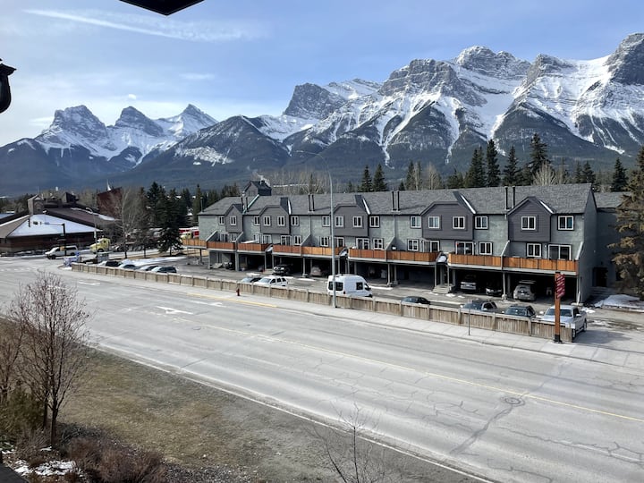 Canmore Condo In The Heart Of Canmore - Canmore
