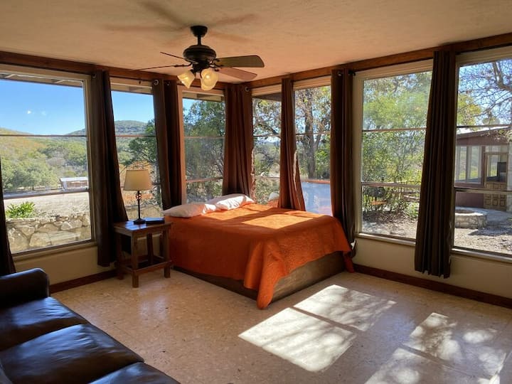 Neal's Lodges Cabin 23 - Concan, TX