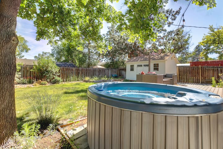 Bend Ski Retreat-hot Tub, Fireplace & Mt Bachelor - Bend, OR