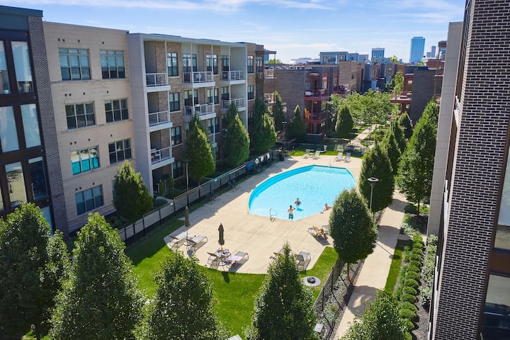 2 Bed Luxury Condo, Smart Home And 2 Work Station - Columbus, OH