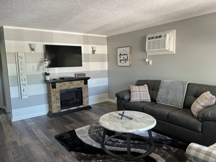 Adventure Acres- Suite C6 - Maze, Holly