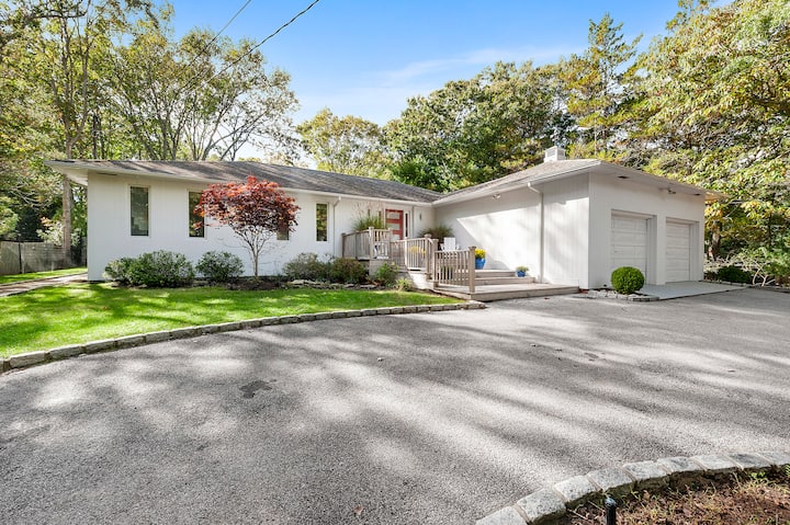 Clean And Cool East Hampton 3 Bedroom With Pool - Suffolk County, NY