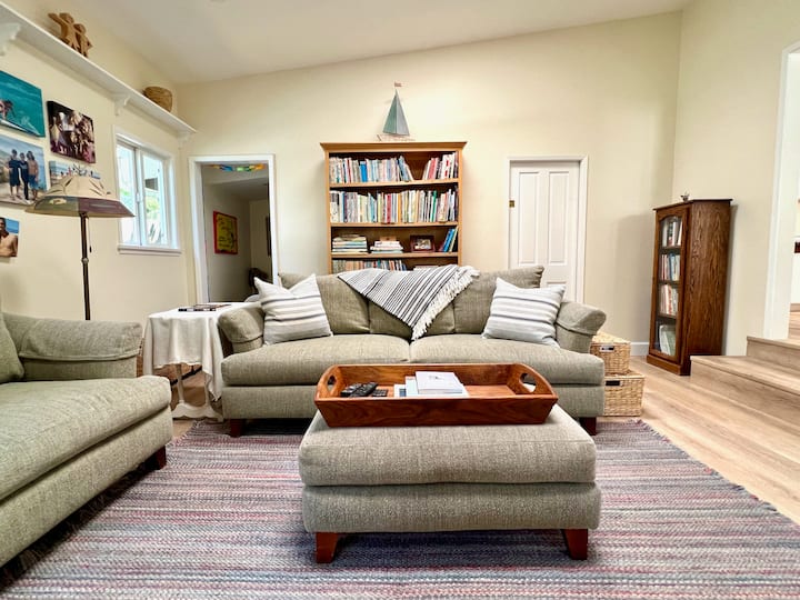 Cheerful "Garden View" Bedroom And Bath - Santa Barbara, CA