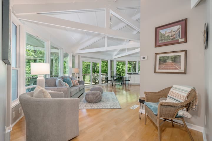 Cozy Two Bedroom Home In The Woods-with Hot Tub - Malvern, AR