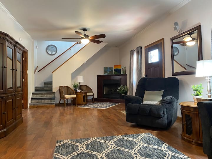The Main House-relaxing 2 Bedroom 2 Bath House - West Virginia