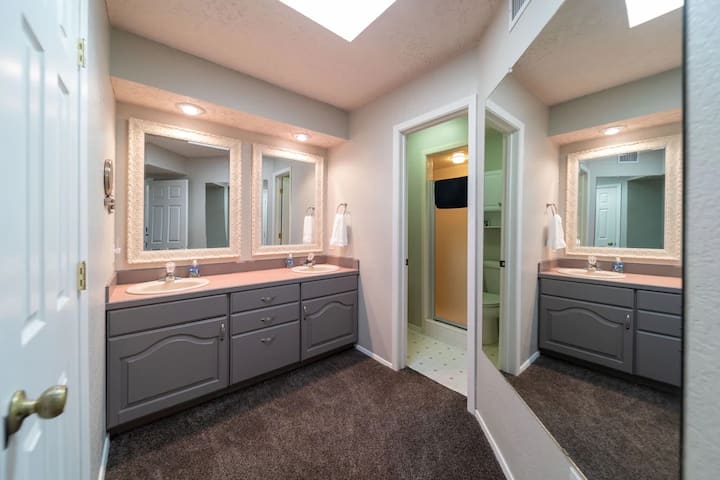 Top 10 Airbnb Vacation Rentals In Clovis, New Mexico | Trip101