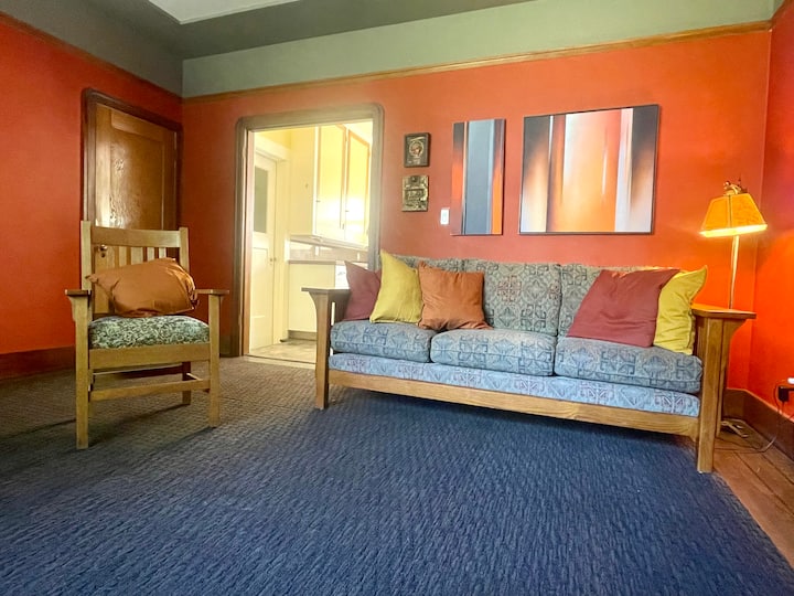 Huge Garden + Historic Home In Diverse Laurel Area - Oakland