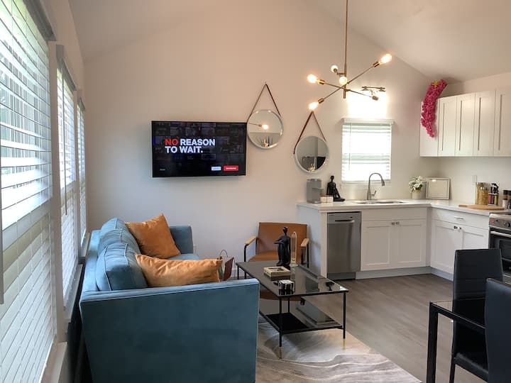 Lux 2 Bdrm Suite On Huge Lot, Near Downtown& Iah! - Houston, TX