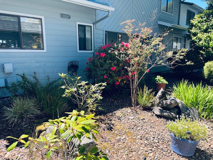 Great Rates! Contractors, Traveling Rn’s, Monthly - Waldport, OR