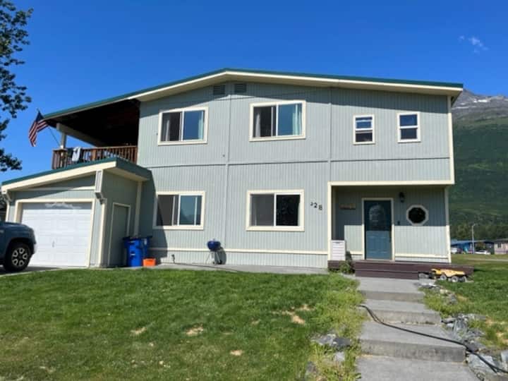 At Roads End: Cozy 3 Bedroom With Amazing Views - Valdez, AK