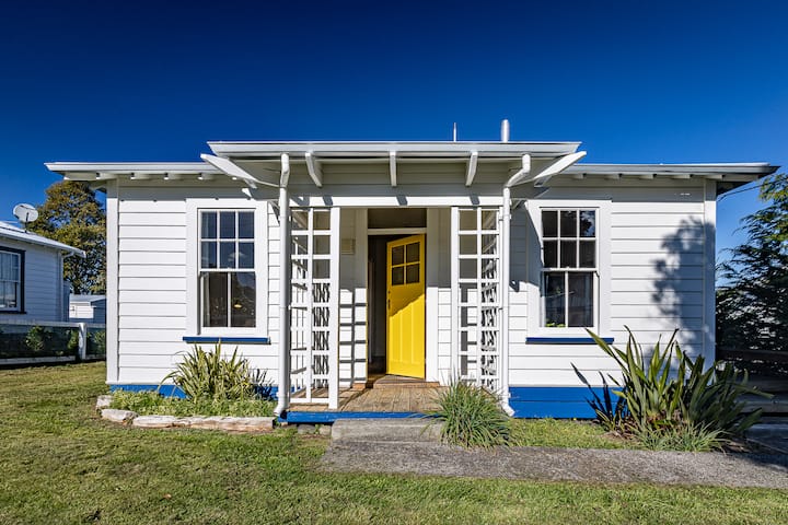 Ohakune's Yellow Door - Ohakune