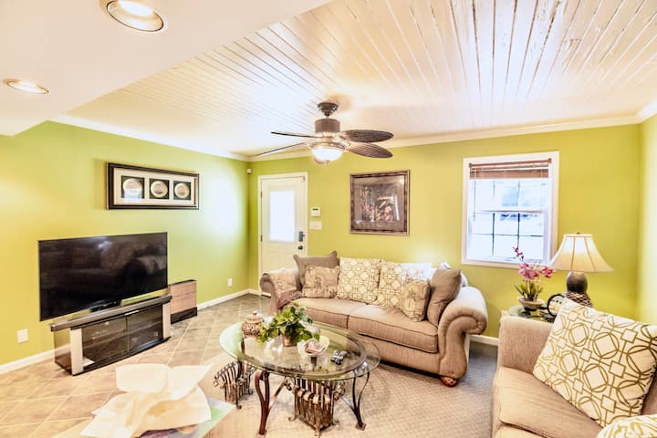Perfect Private Getaway Near Downtown Raleigh! - Raleigh, NC