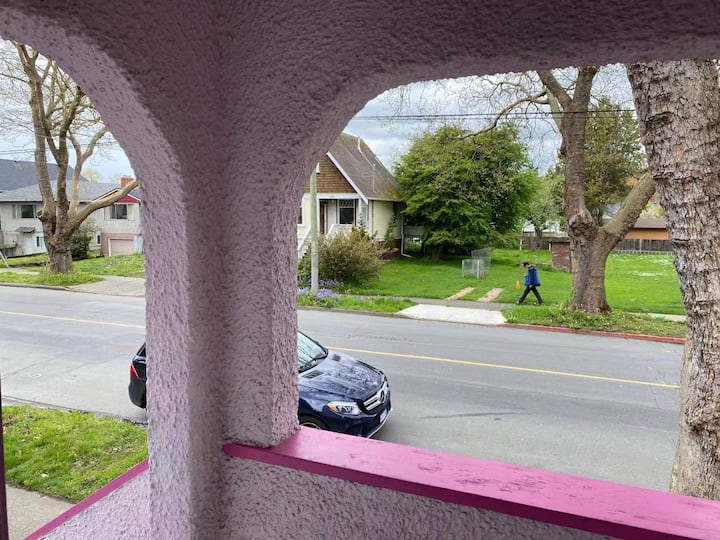 Quaint 2 Bedroom House - Victoria
