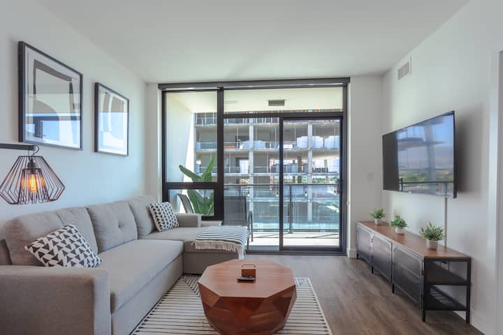 Modern Condo Downtown - Kelowna