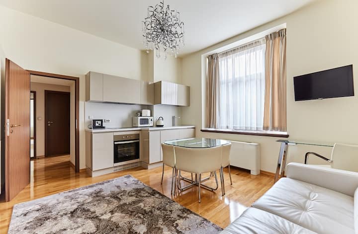 Luxurious Wings Central One Bedroom Apartment - Bucharest