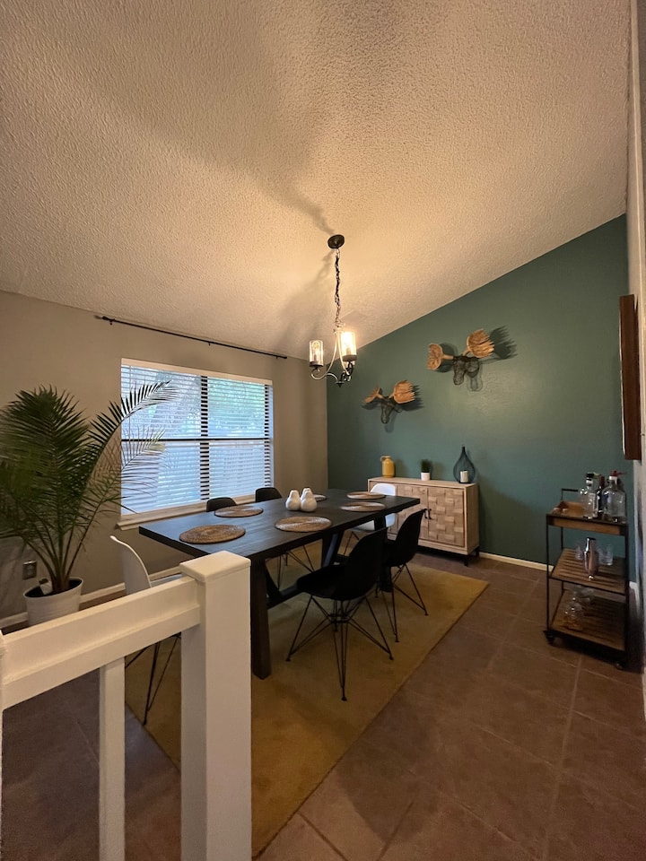 1 Cozy Private Room With Pool! - San Antonio, TX