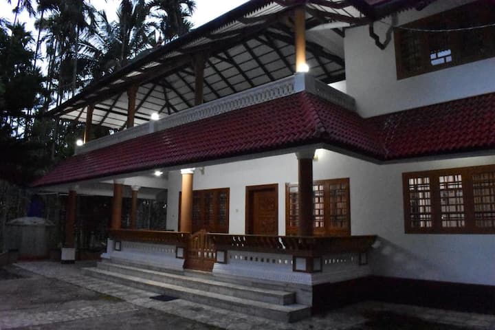 Cheerful Four Bedroom Villa With A Patio In Waynad - Bandipur