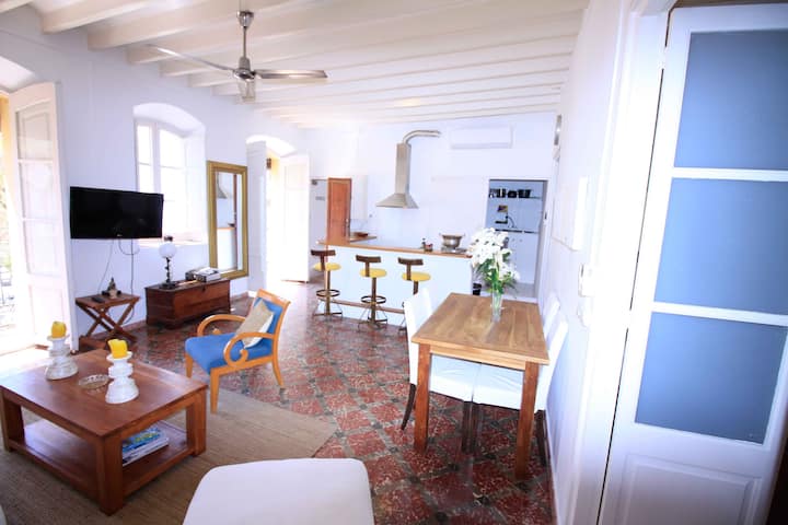 Cozy 2 Bedrooms Apartment In Heart Of Ibiza Town. - Islas de Ibiza