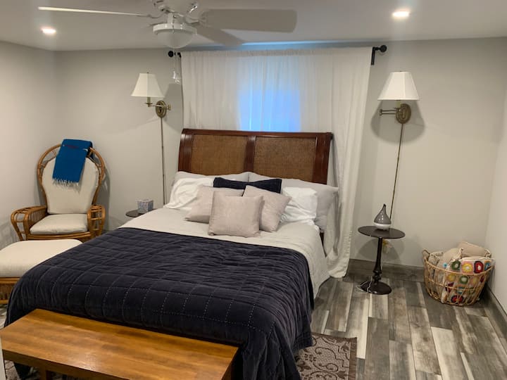 Adorable East Memphis Guesthouse - Memphis, TN