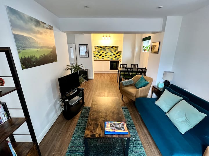 Lovely Self-contained Flat With Parking - Dorking