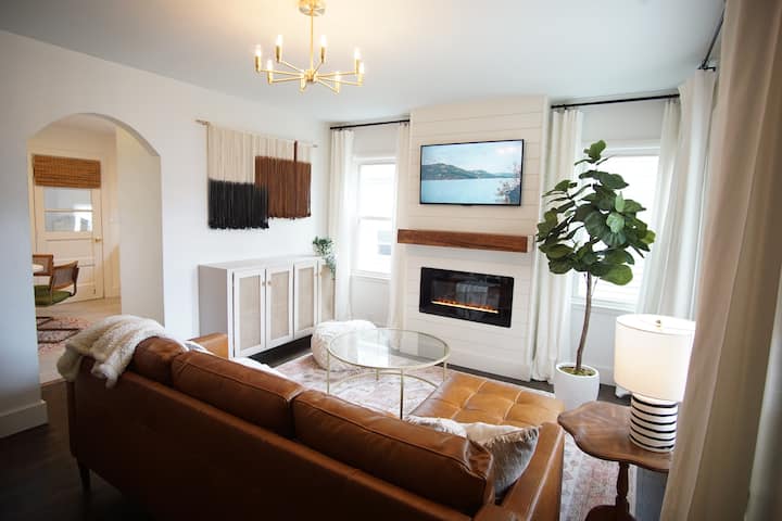 The Boho Cottage | Newly Renovated Modern Home - Lincoln, IL