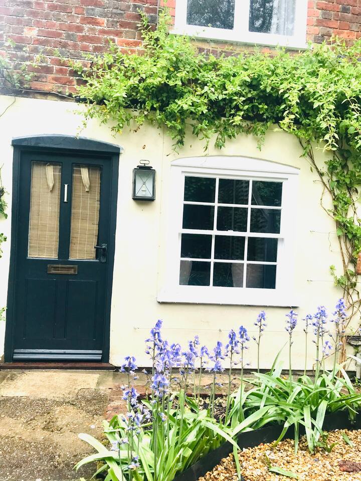 A Charming Mews Cottage In Marlborough - Marlborough
