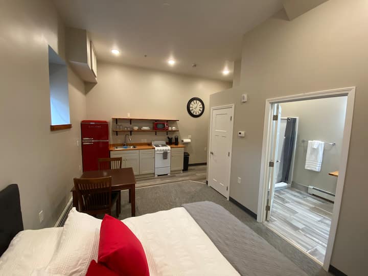 Charming Fully Furnished Studio Apartment. - Duluth, MN
