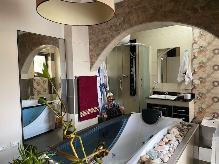 Classy Flat Hot Tub And Balcony - Durrës